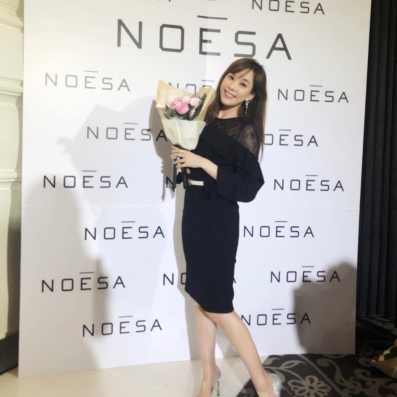 iROO 斜肩不對稱透膚蕾絲小洋裝｜PopChill 拍拍圈