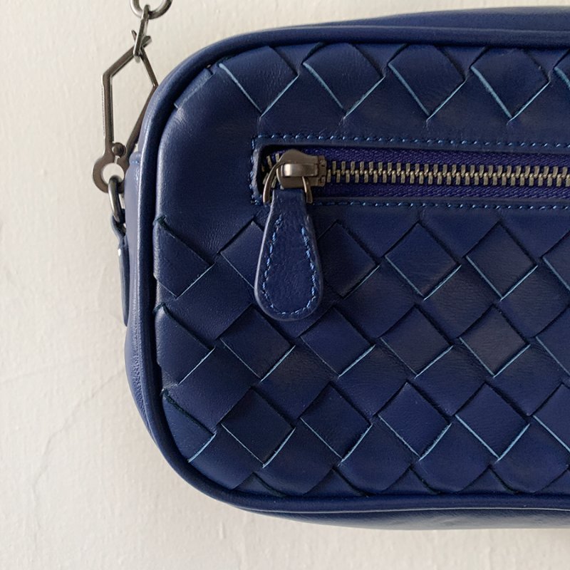 SHARON 雪恩 小羊皮 編織方形深藍色真皮側背包 斜背包 小包 拉鍊包 可調式背帶【壽司羊羊】全新商品｜PopChill 拍拍圈