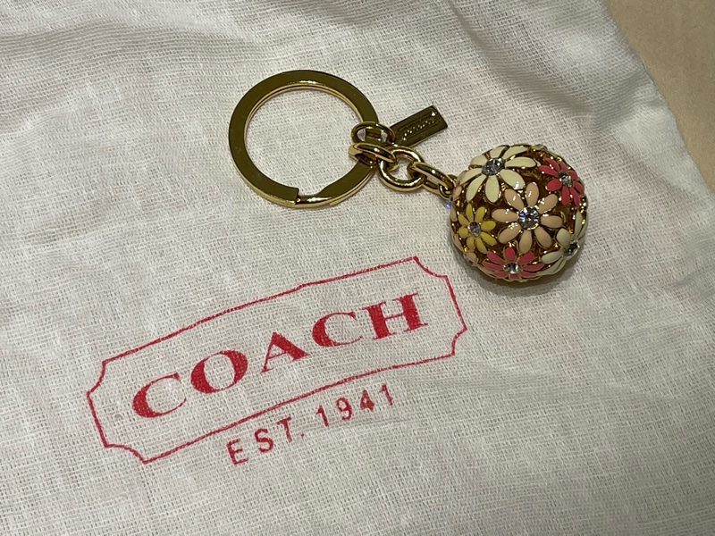COACH 小雛菊球型鑰匙圈🌼 吊飾 Paved Daisy Flower Ball Sphere Keychain｜PopChill 拍拍圈