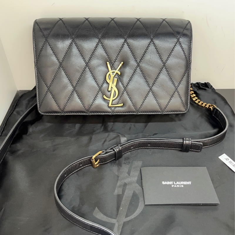 YSL SAINT LAURENT Becky 金屬LOGO小羊皮菱格紋翻蓋鍊包(金x黑)｜PopChill 拍拍圈