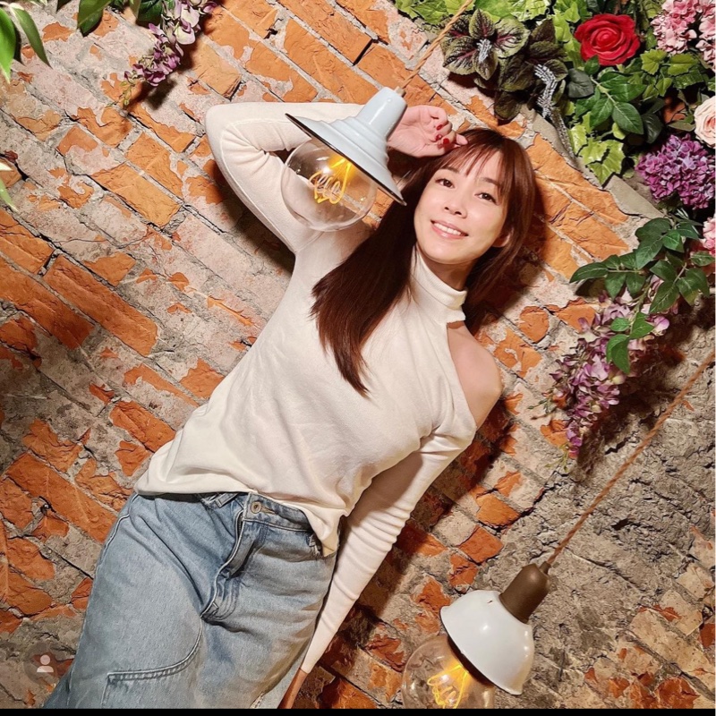 iROO白露肩性感針織衫｜PopChill 拍拍圈