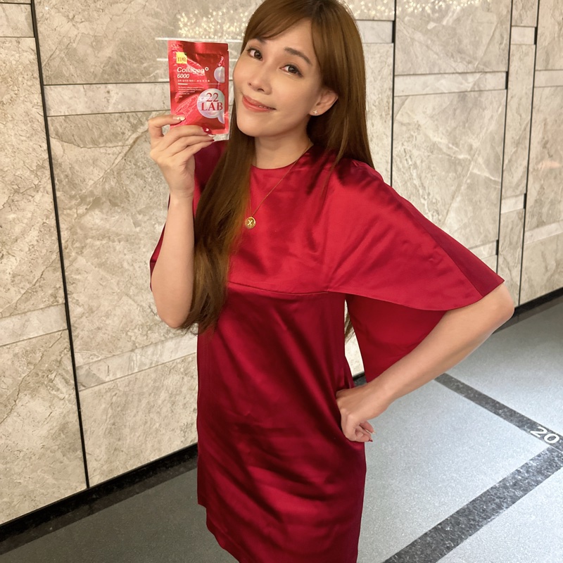 iROO正紅緞面類斗篷披風小洋裝｜PopChill 拍拍圈