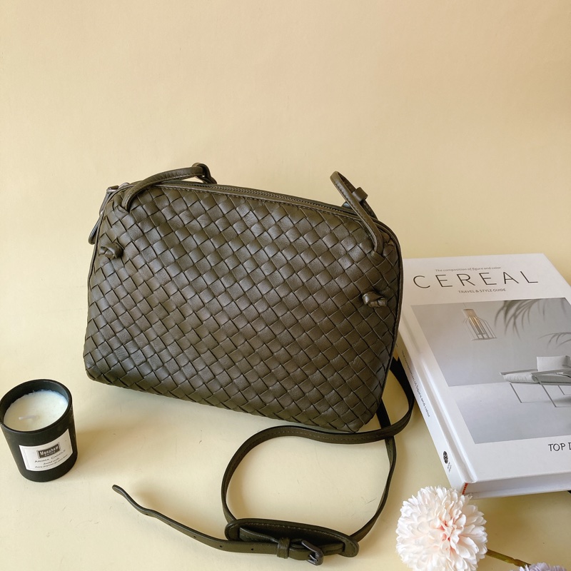 BV 全編織 簡約側背包｜PopChill 拍拍圈