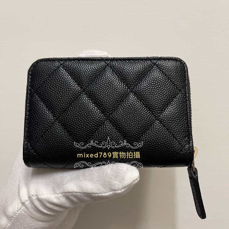 （已售出）Chanel 23B 大logo 拉絲紋路拉鍊零錢包｜PopChill 拍拍圈