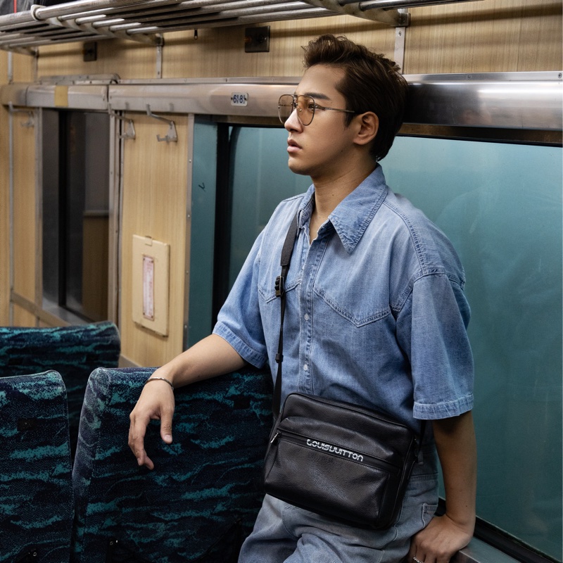 LV taiga 秀款 防刮牛皮 信封包郵差記者包 這個超好用 時髦 全配含購證 這個如果有的話現在要100,000了 割愛37800少用九成新 🖤🤍🖤🤍｜PopChill 拍拍圈