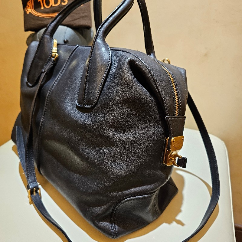 2024流行超大包，快跟TOD’S D-BAG黑色小牛皮兩用包｜PopChill 拍拍圈