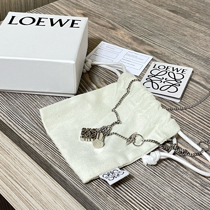 Loewe Personalisation necklace in metal 銀色頸鏈｜PopChill 拍拍圈