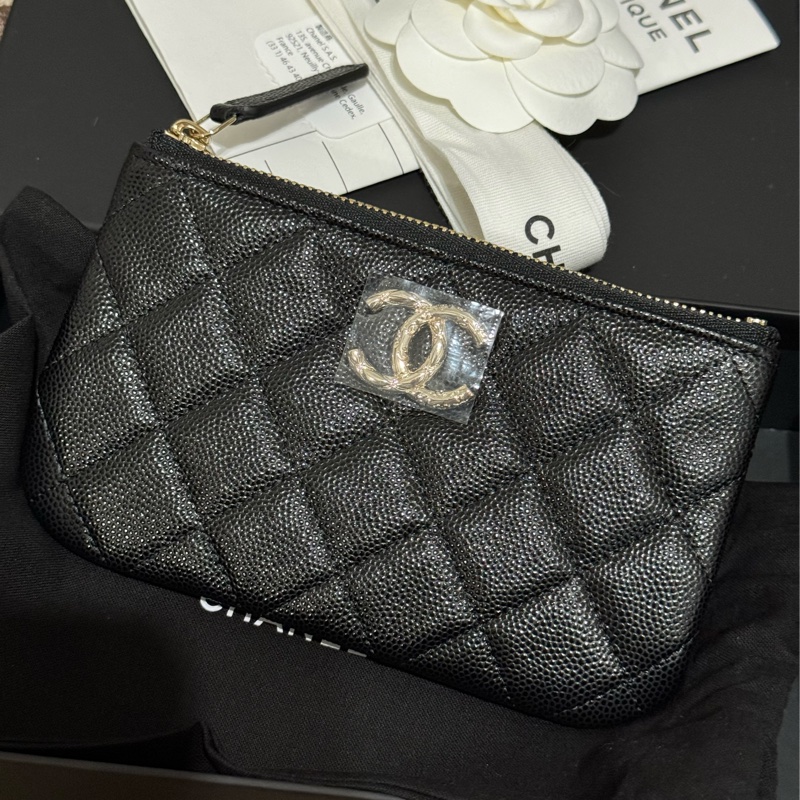 全新Chanel 24S新款logo一字拉鍊零錢包 荔枝牛皮｜PopChill 拍拍圈