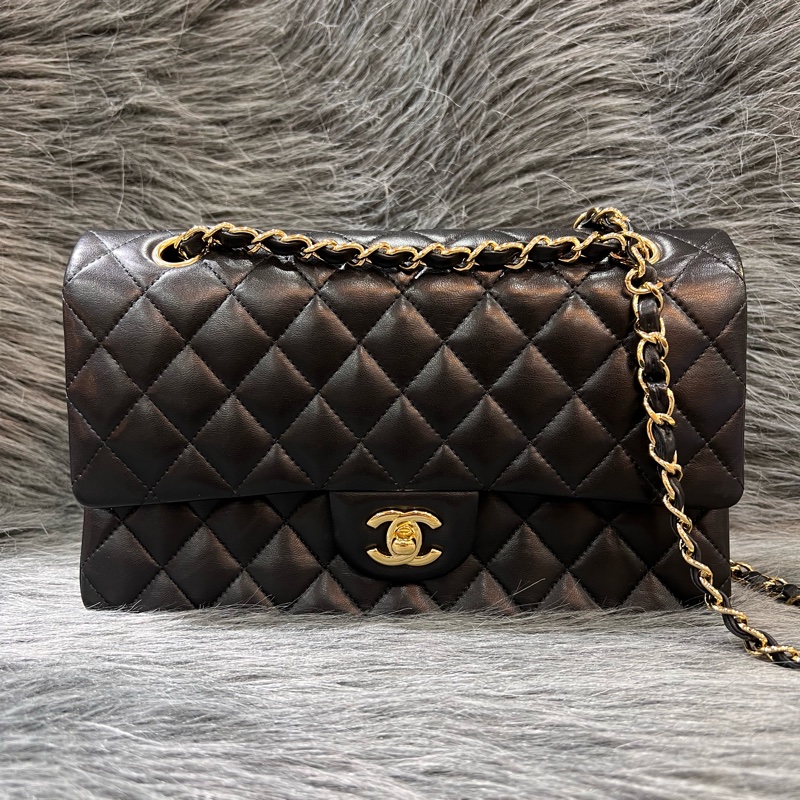 Chanel A01112 黑色 羊皮 金釦 CF25 Coco25 掀蓋包 肩背包 斜背包 ClassicFlap｜PopChill 拍拍圈