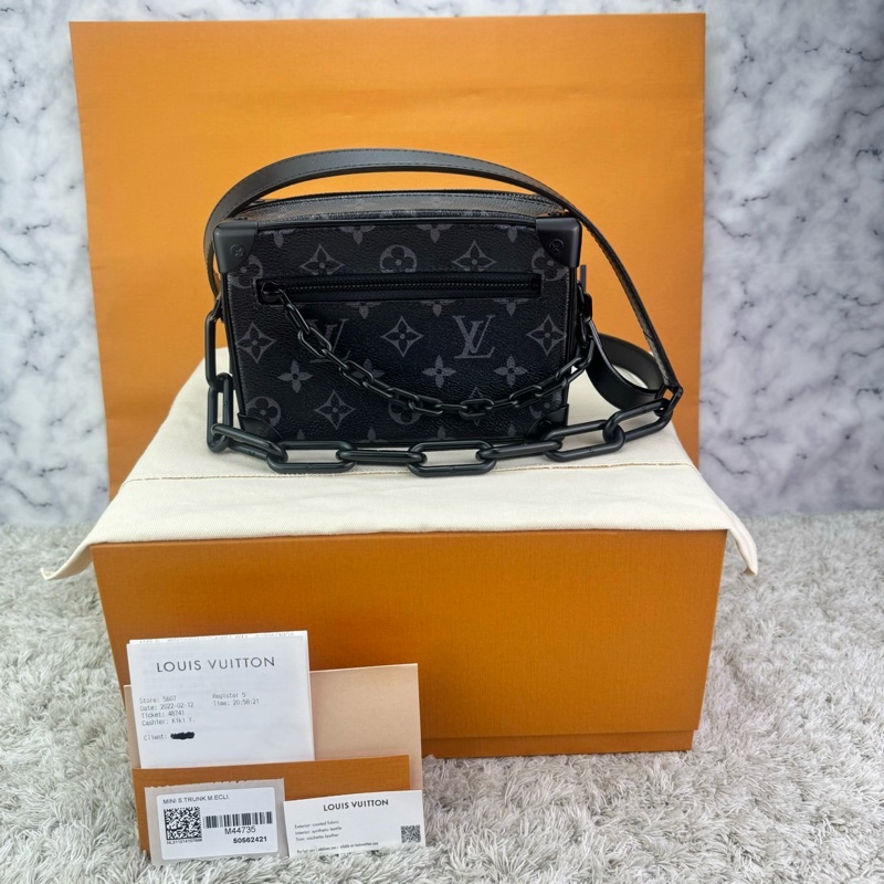 LV M44735 SOFT TRUNK系列經典Eclipse帆布印花拉鍊肩背方包(迷你) 👉晶片款👉中性款式男 女都可輕鬆駕馭 ...