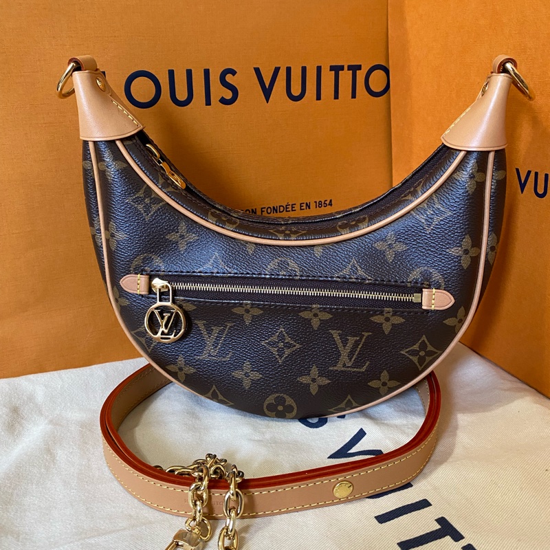 《LV Loop 肩背包》月牙包/ 彎豆包 萬年不敗 ｜PopChill 拍拍圈