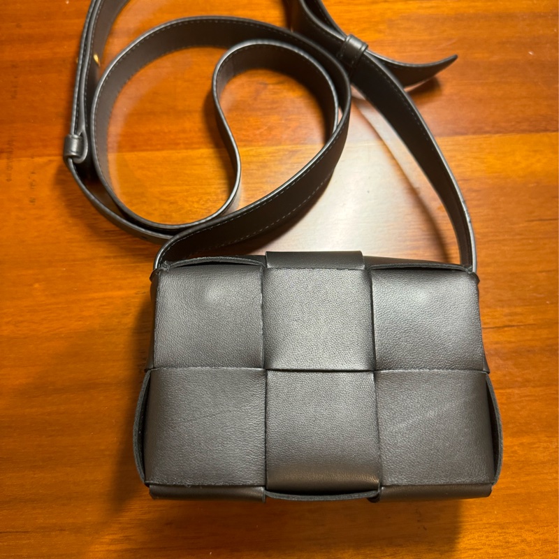 Bottega Veneta Cassette mini BV 6格包｜PopChill 拍拍圈