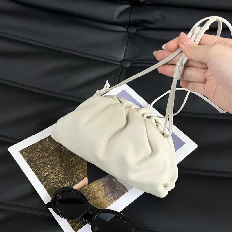 BV Bottega Veneta Mini Pouch 雲朵包｜PopChill 拍拍圈