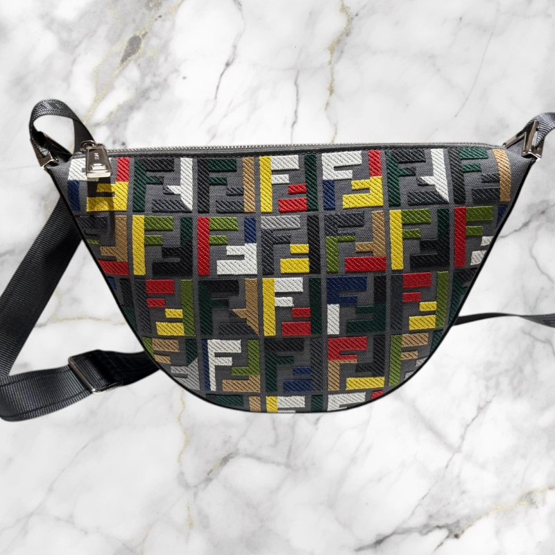 FENDI Melon彩色LOGO彎月斜背包有拼色FF刺繡｜PopChill 拍拍圈