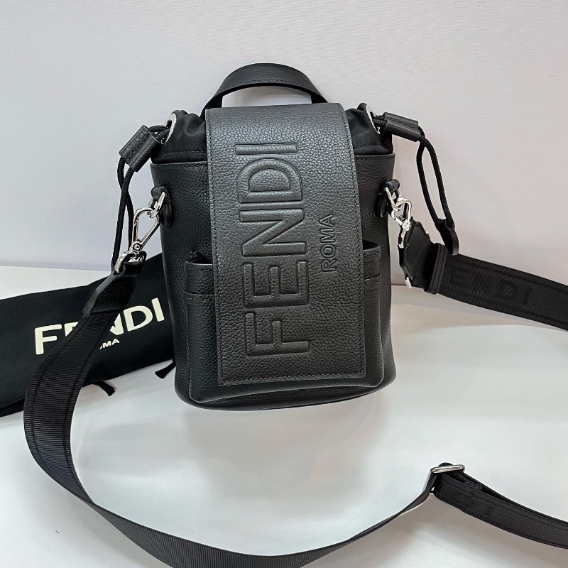Fendi strike bag｜PopChill 拍拍圈